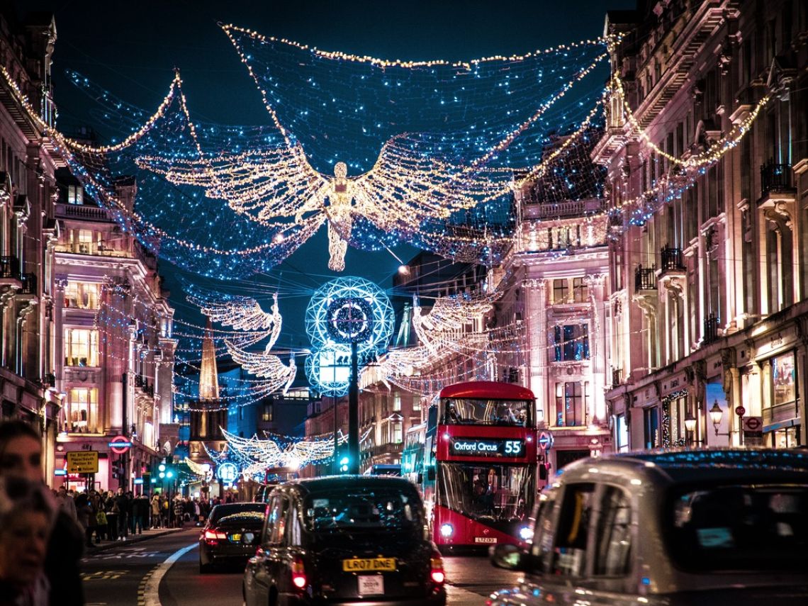 The Most Spectacular Christmas Light Displays in the UK | Blog | Spur ...